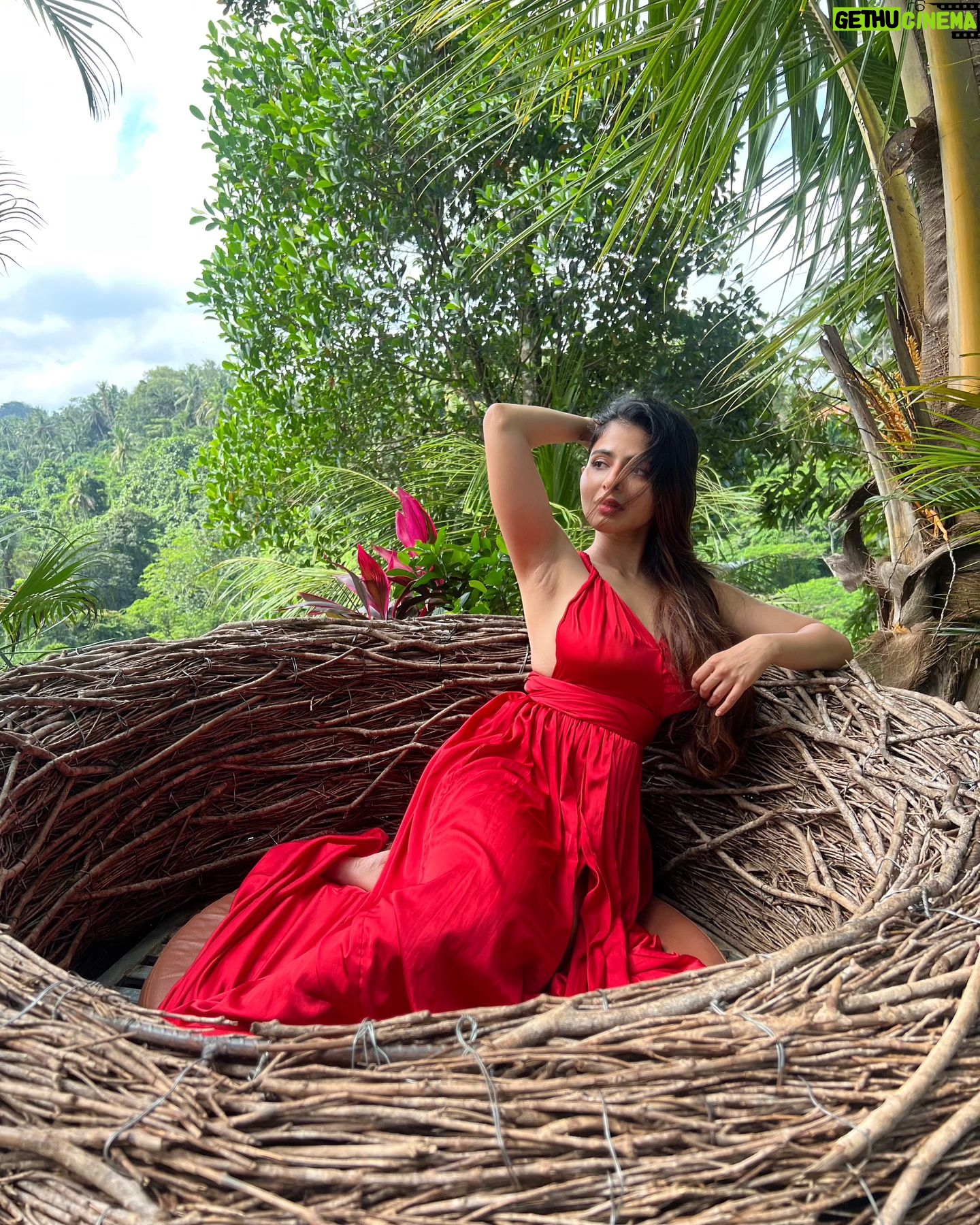 Actress Iswarya Menon HD Instagram Photos and Wallpapers July 2024 | Gethu Cinema