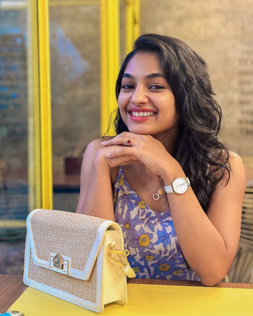 Actress Ivana HD Photos and Wallpapers November 2024 | Gethu Cinema