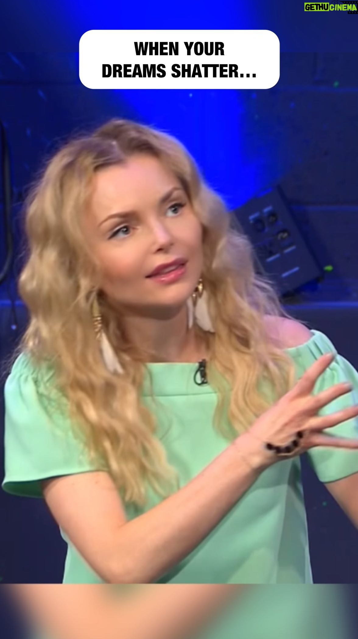 Actress Izabella Miko HD Photos and Wallpapers August 2024 | Gethu Cinema