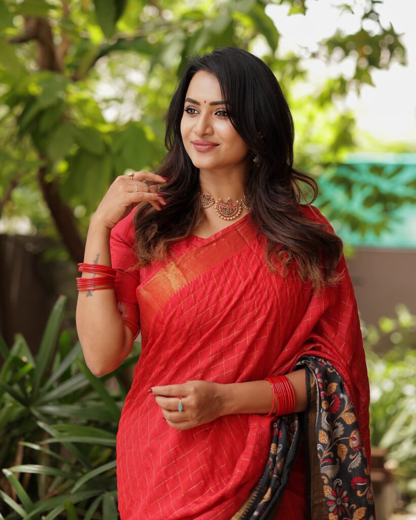 Actress Janani Ashok Kumar HD Instagram Photos and Wallpapers August ...