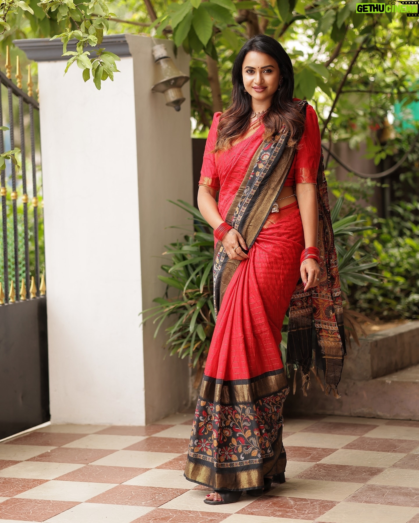 Actress Janani Ashok Kumar HD Instagram Photos and Wallpapers August ...