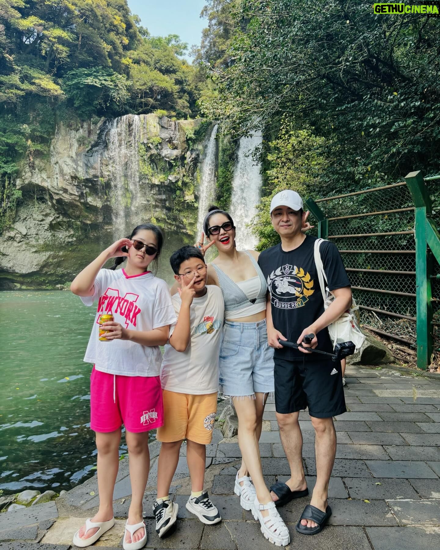 Actress Jang Young-ran HD Instagram Photos and Wallpapers August 2024 ...