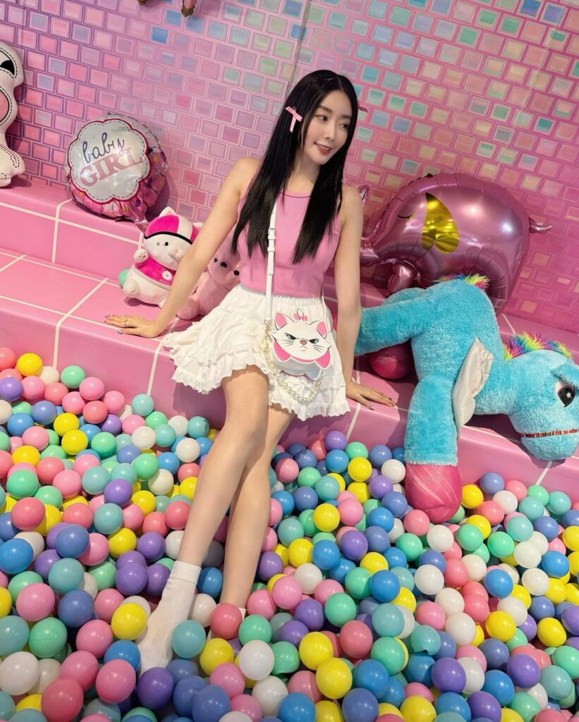 Actress Jenny Cheng HD Instagram Photos and Wallpapers August 2024 ...