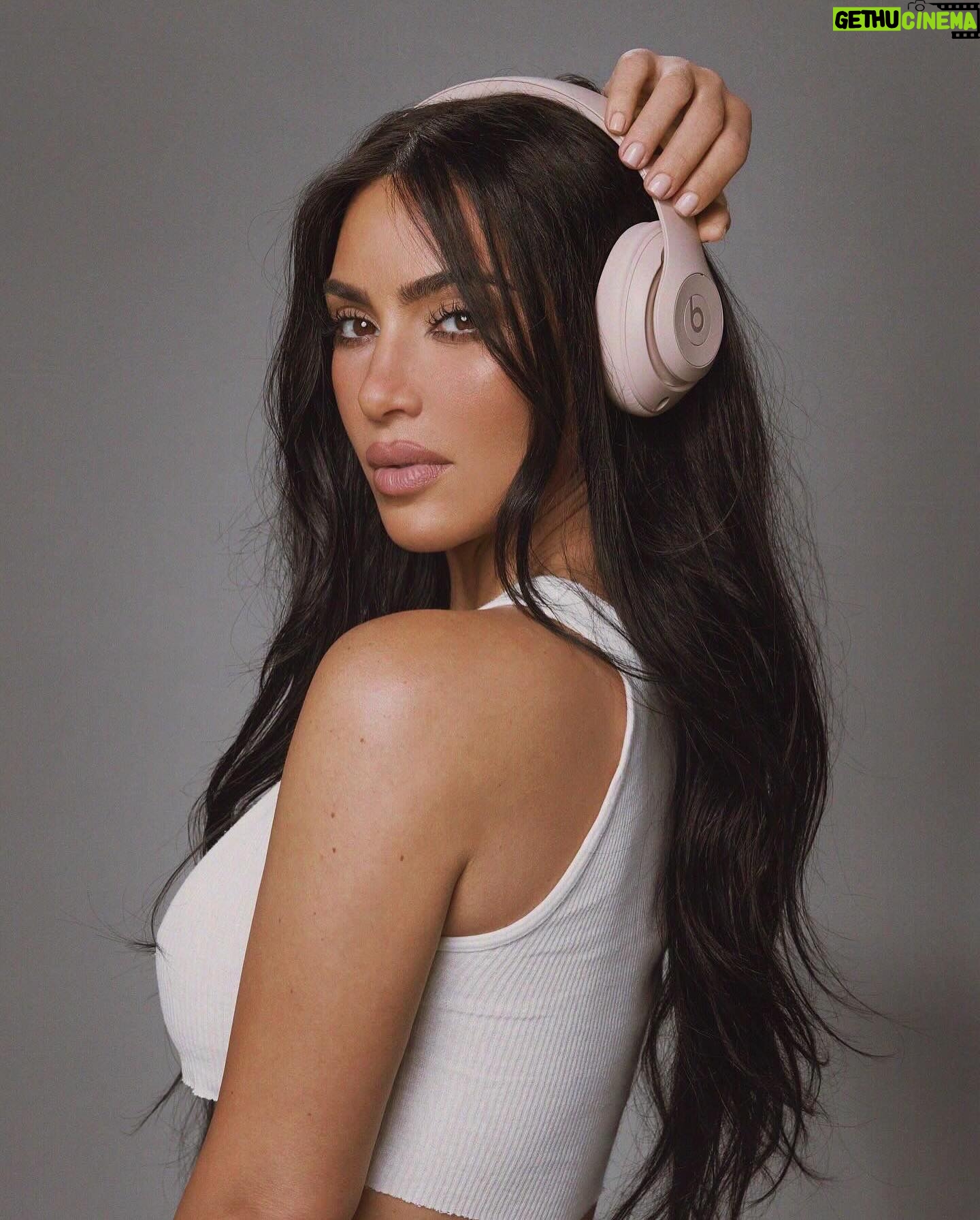 Actress Kim Kardashian HD Instagram Photos and Wallpapers August 2024 ...