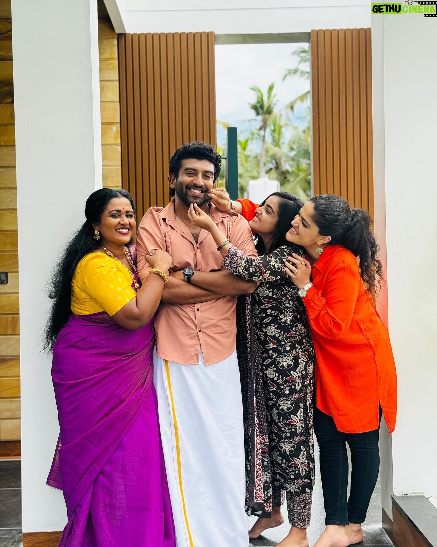 Actress Manju Pathrose HD Instagram Photos and Wallpapers August 2024 ...