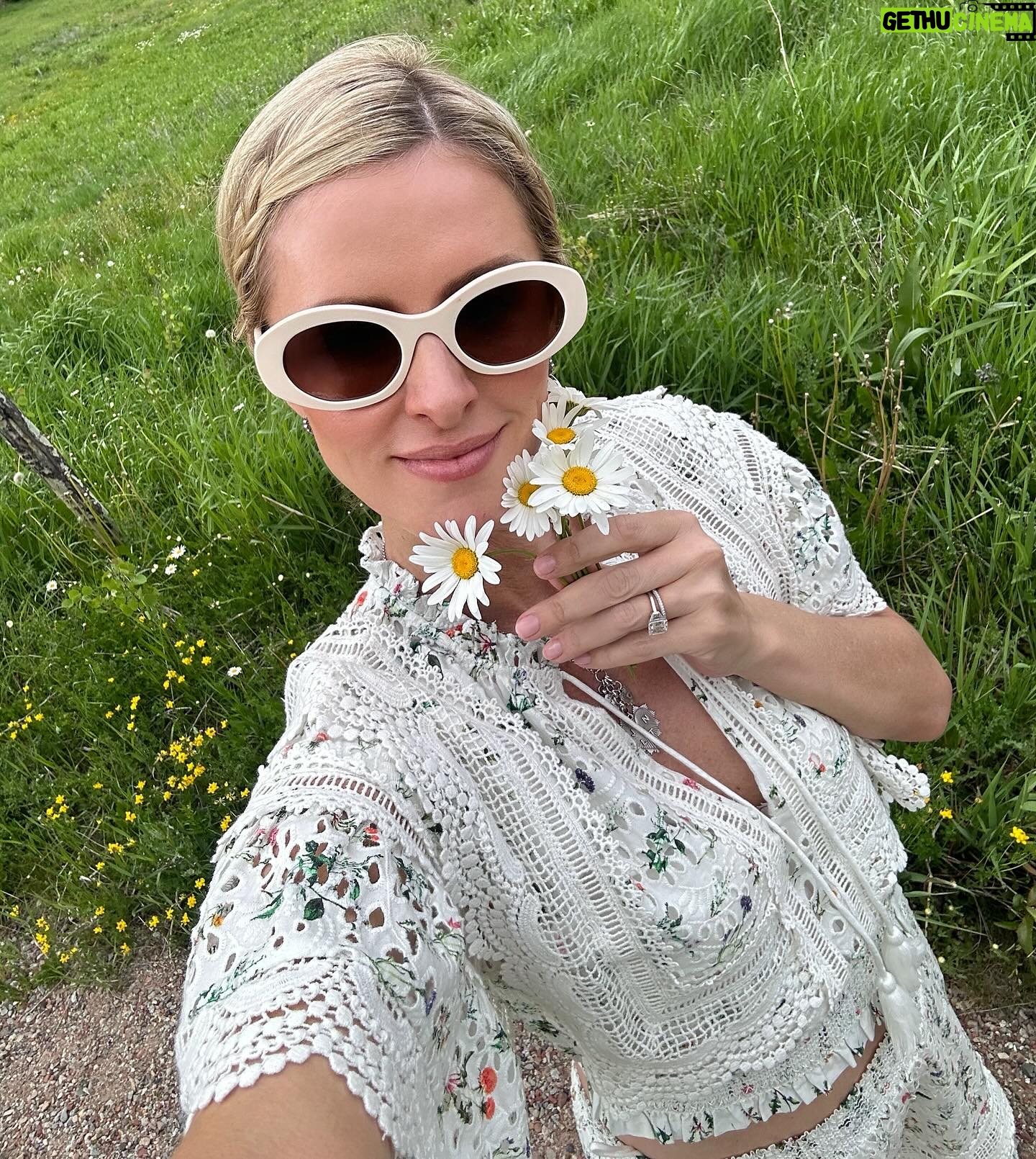 Nicky Hilton | Gethu Cinema