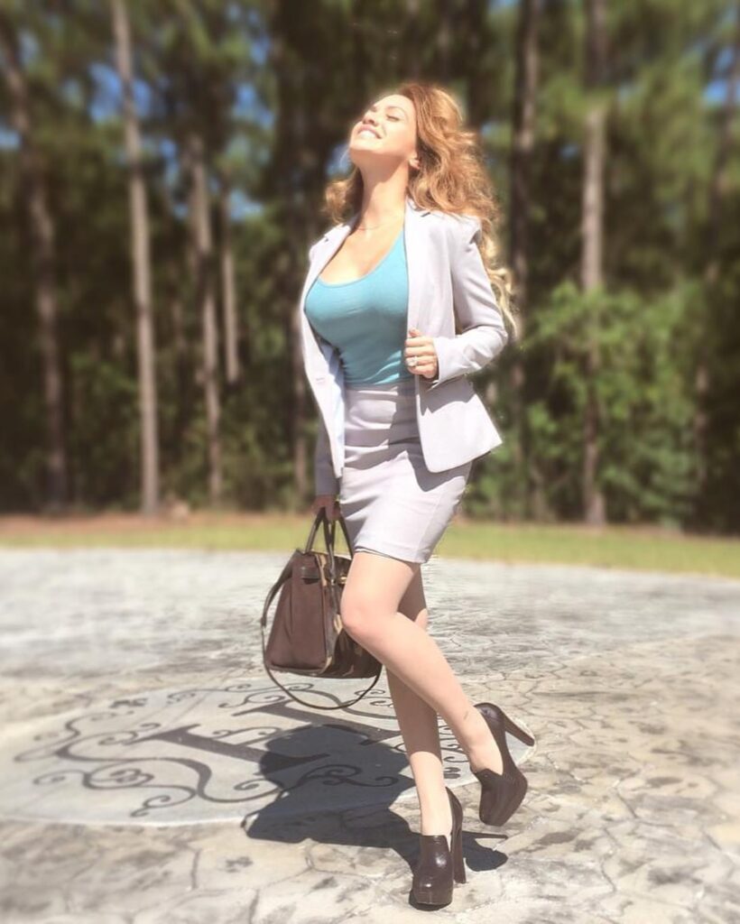 Actress Rebecca Victoria Hardy HD Instagram Photos and Wallpapers ...