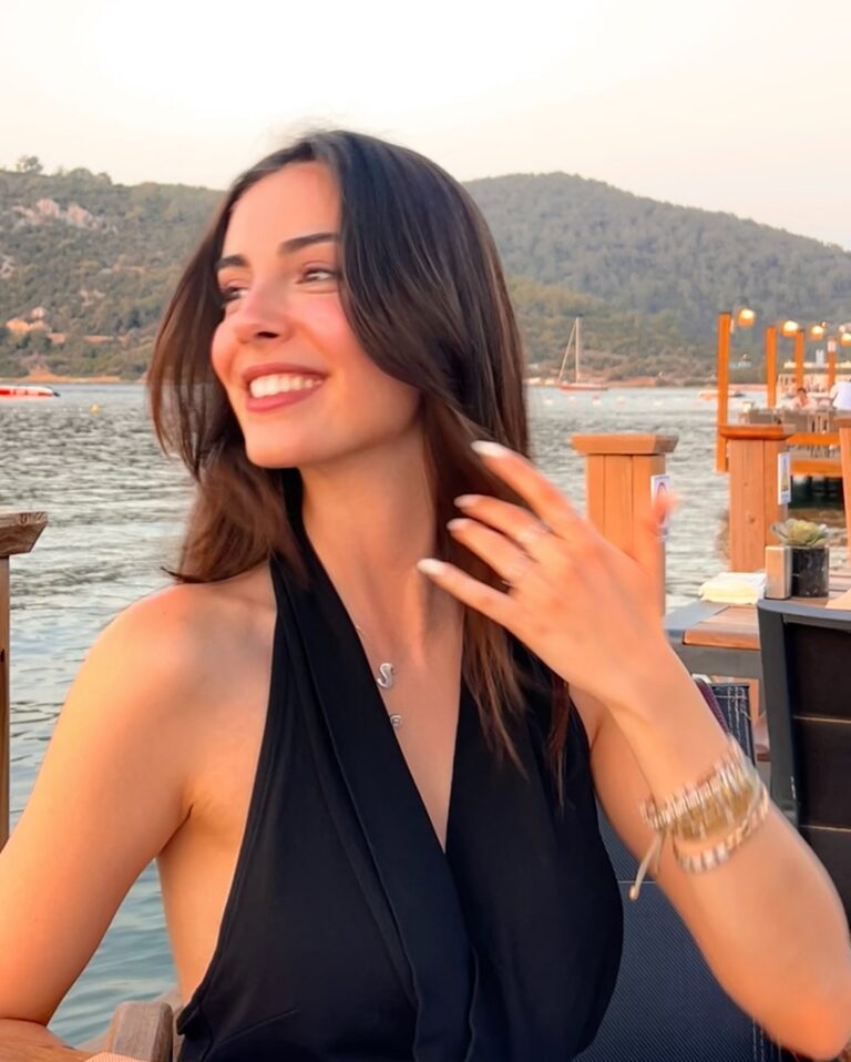 Double Tap Frenzy: Selin Türkmen's Top 10 Instagram Pics