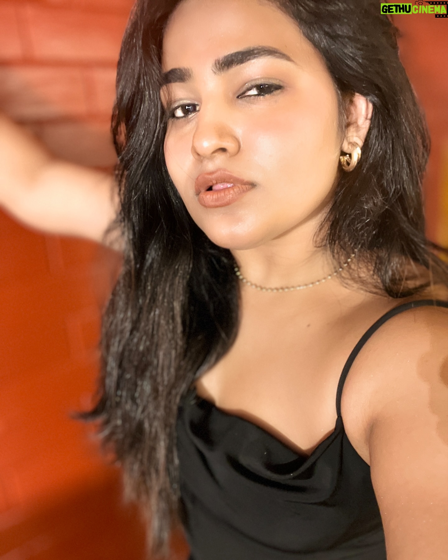 Actress Shruthi Selvam HD Instagram Photos and Wallpapers August 2024 | Gethu Cinema