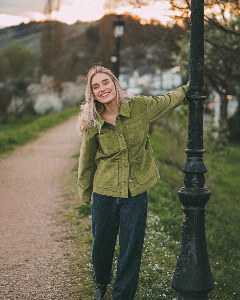 Actress Sina Deinert HD Instagram Photos and Wallpapers September 2024 ...