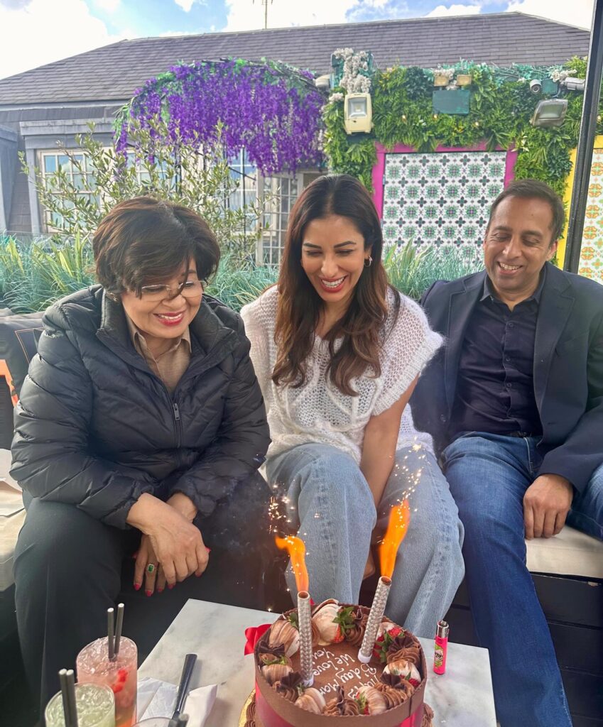 Actress Sophie Choudry HD Photos and Wallpapers July 2024 | Gethu Cinema