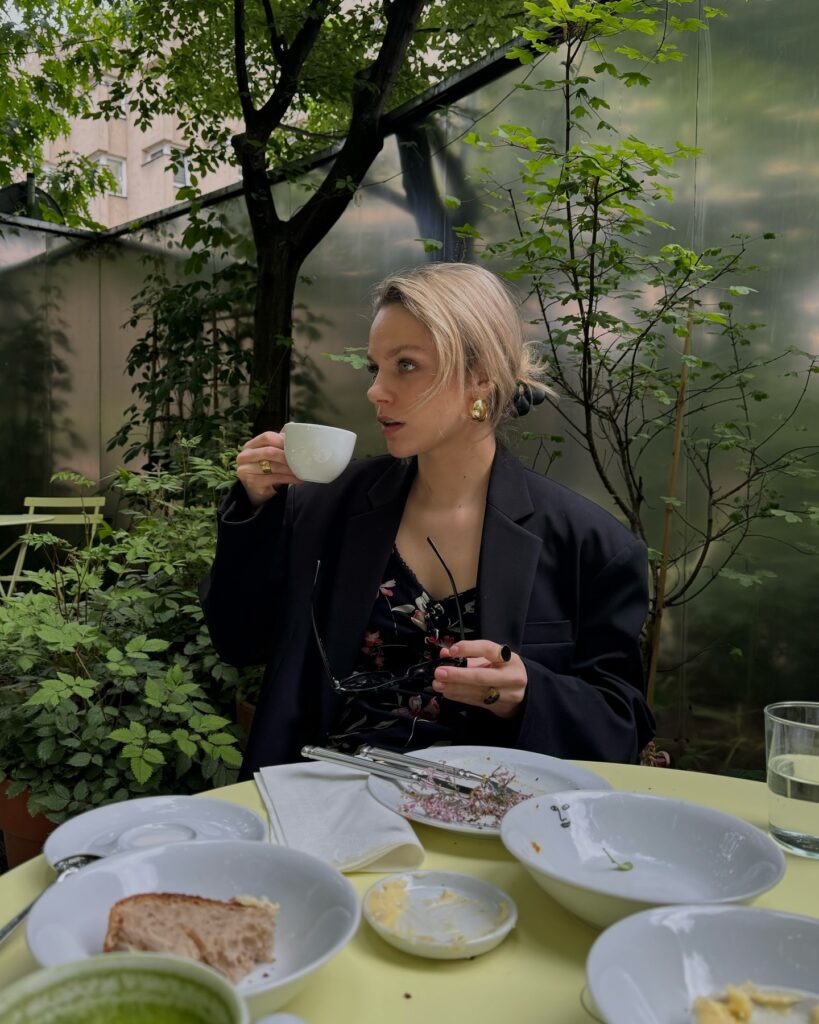 Actress Vanessa Aleksander HD Instagram Photos and Wallpapers July 2024 ...
