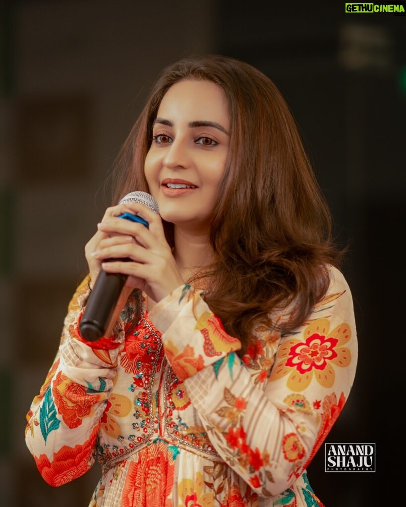 Actress Bhama HD Instagram Photos and Wallpapers September 2024 | Gethu ...