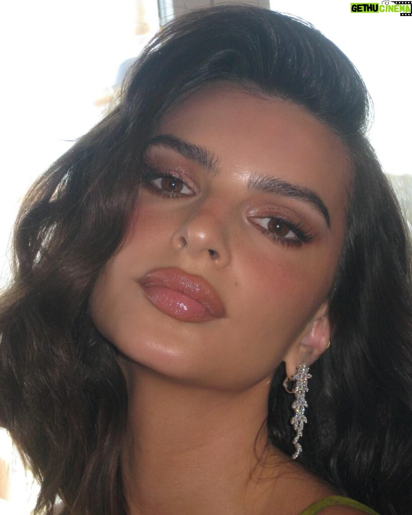 Actress Emily Ratajkowski HD Photos and Wallpapers September 2024 ...