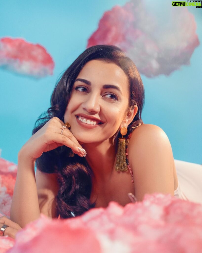Actress Esha Kansara HD Photos and Wallpapers December 2024 | Gethu Cinema