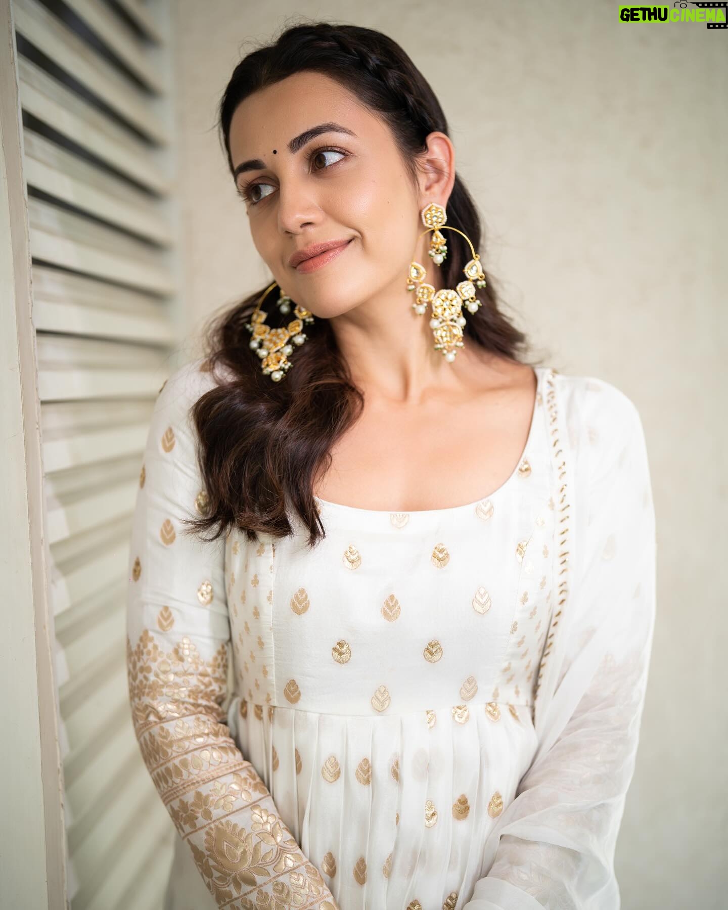 Actress Esha Kansara HD Photos and Wallpapers December 2024 | Gethu Cinema