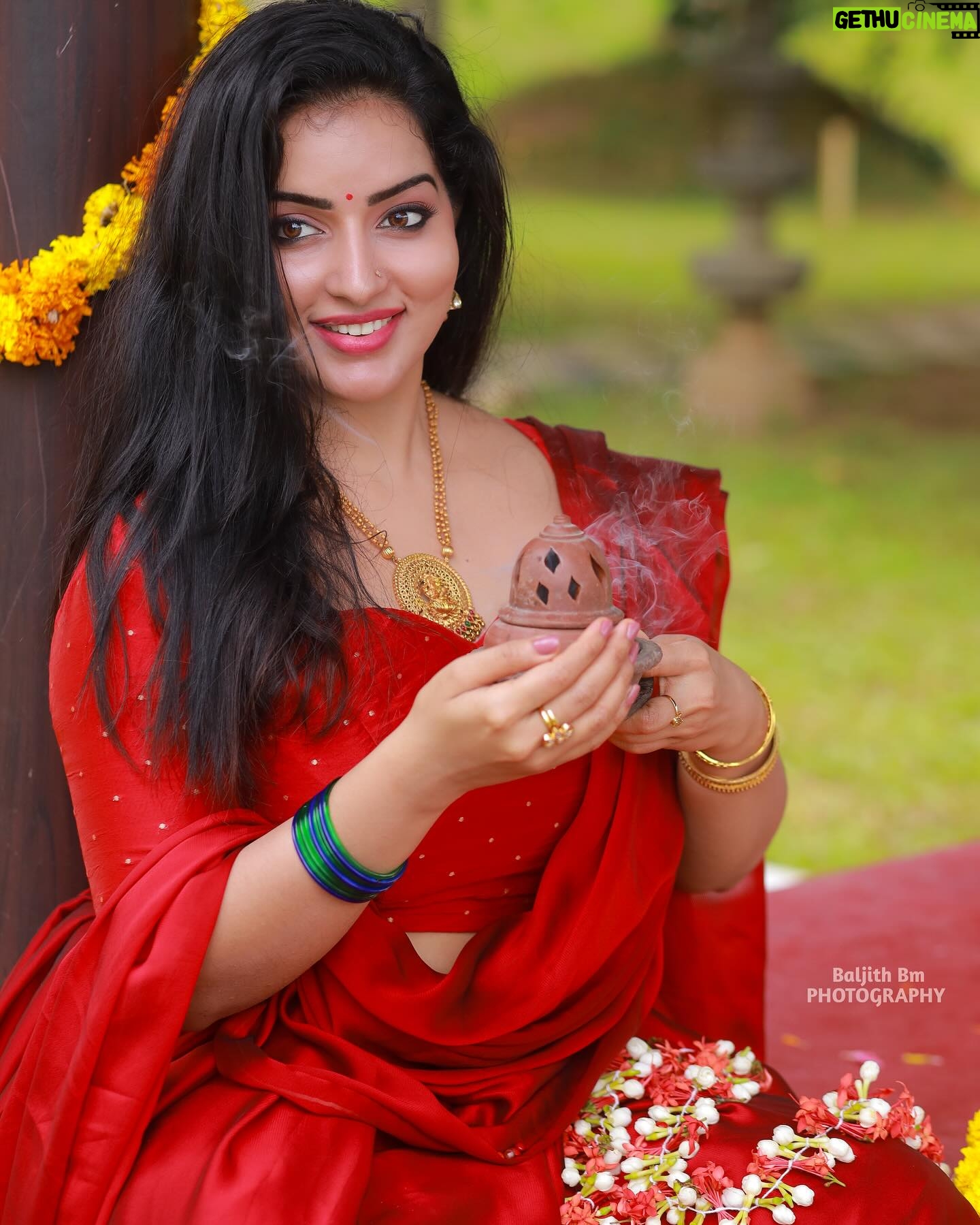 Actress Malavika Menon HD Instagram Photos and Wallpapers September ...