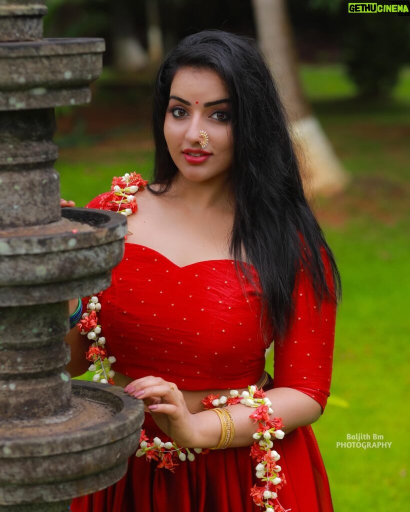 Actress Malavika Menon HD Instagram Photos and Wallpapers September ...
