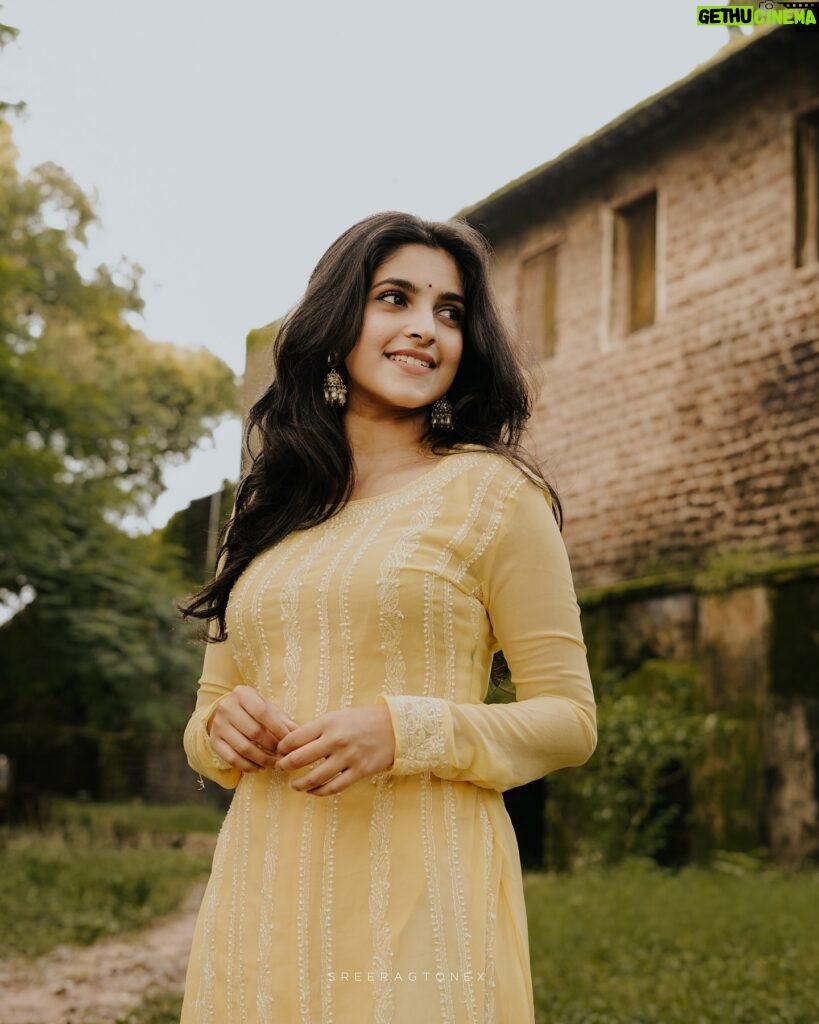 Actress Meenakshi Dinesh HD Instagram Photos and Wallpapers August 2024 ...
