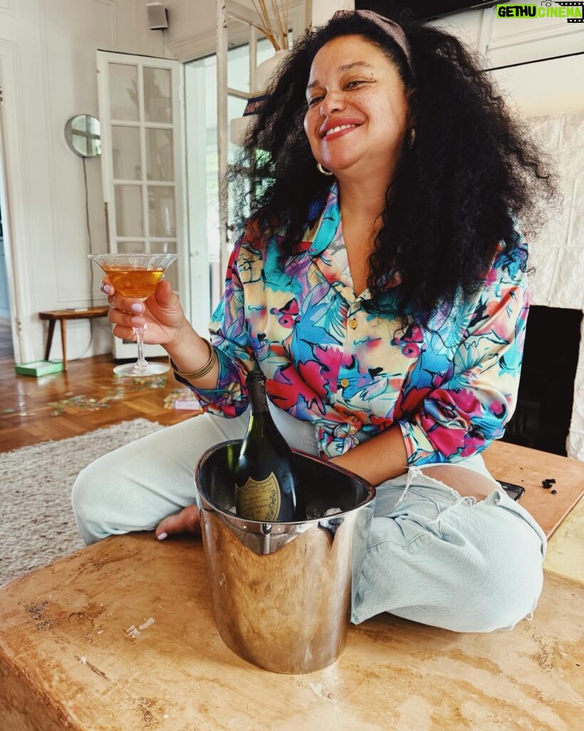 Actress Michelle Buteau HD Instagram Photos and Wallpapers September ...