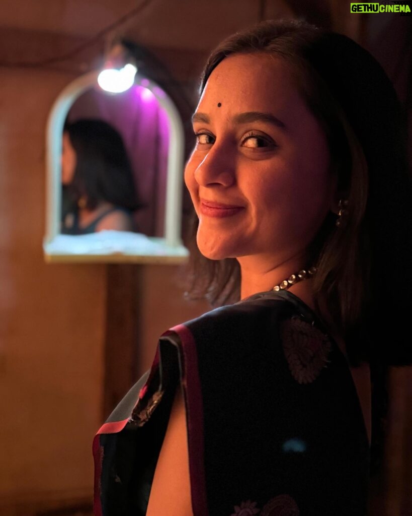 Actress Parna Pethe HD Photos and Wallpapers January 2025 | Gethu Cinema