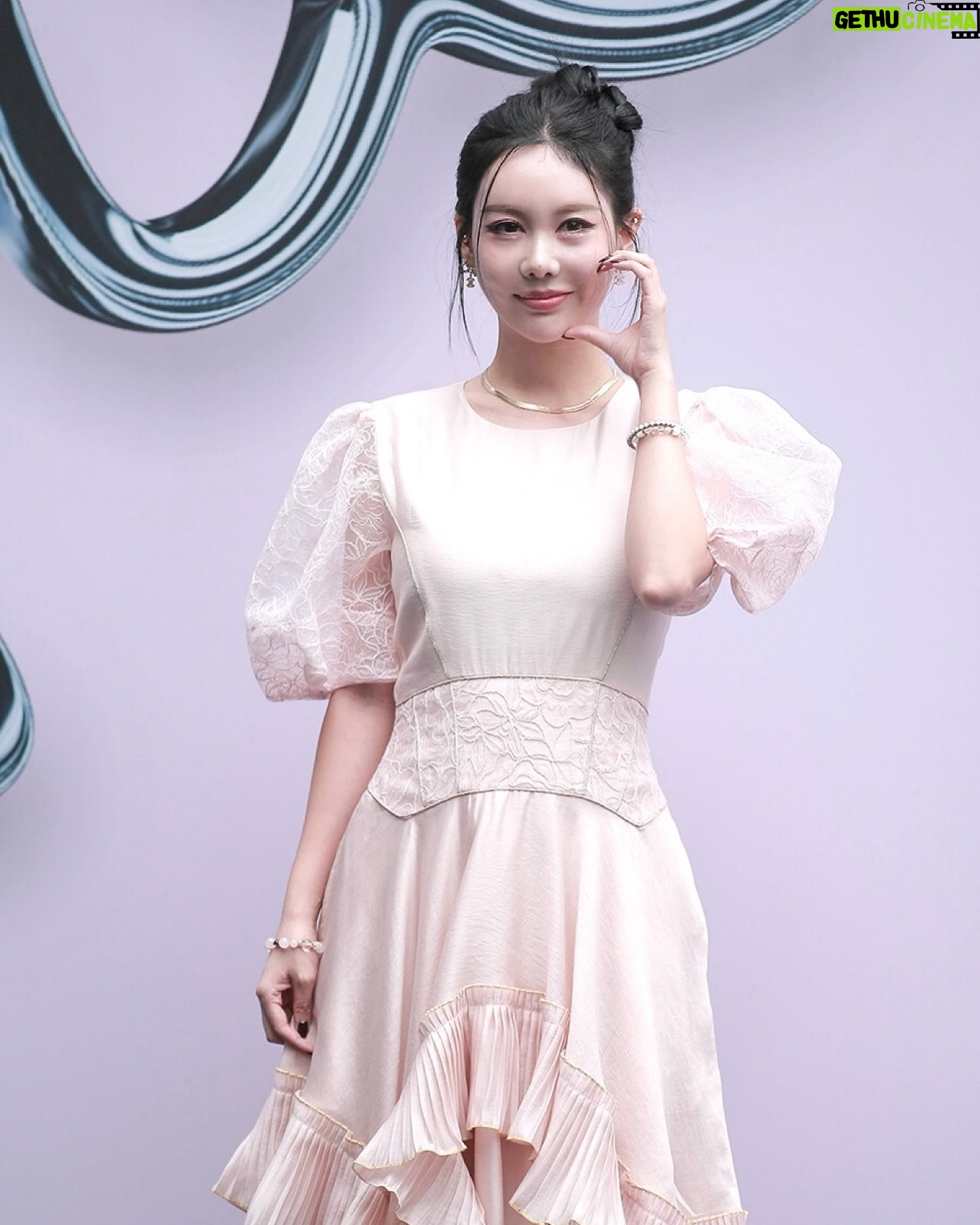 Actress Qri HD Photos and Wallpapers September 2024 | Gethu Cinema