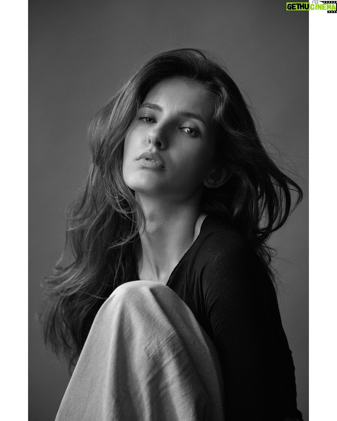 Actress Sara Sandeva HD Instagram Photos and Wallpapers September 2024 ...