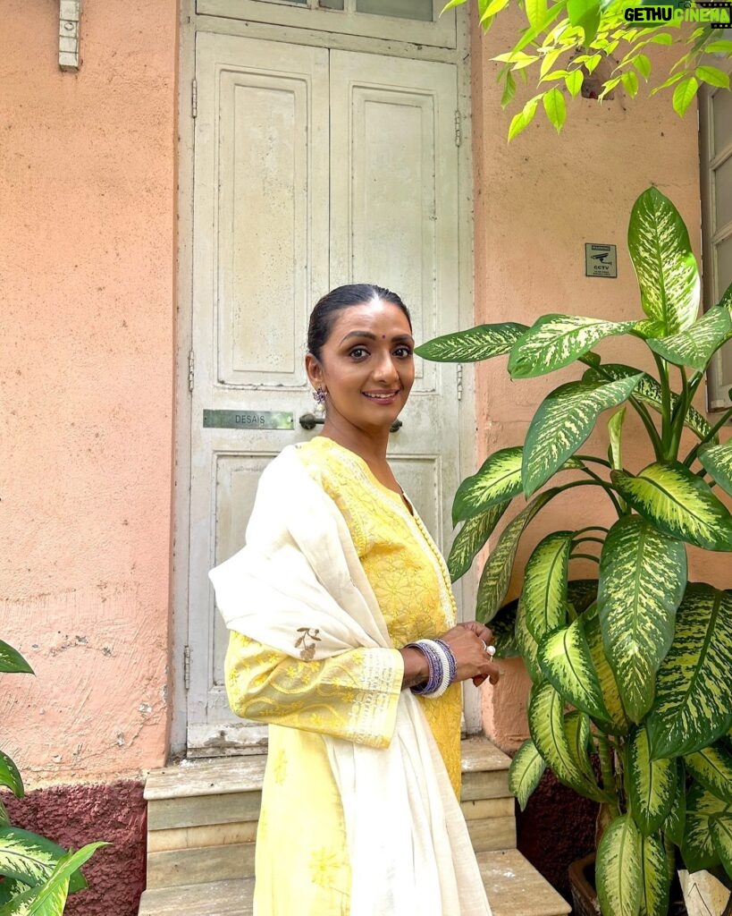 Actress Shanti Priya HD Instagram Photos and Wallpapers September 2024 ...
