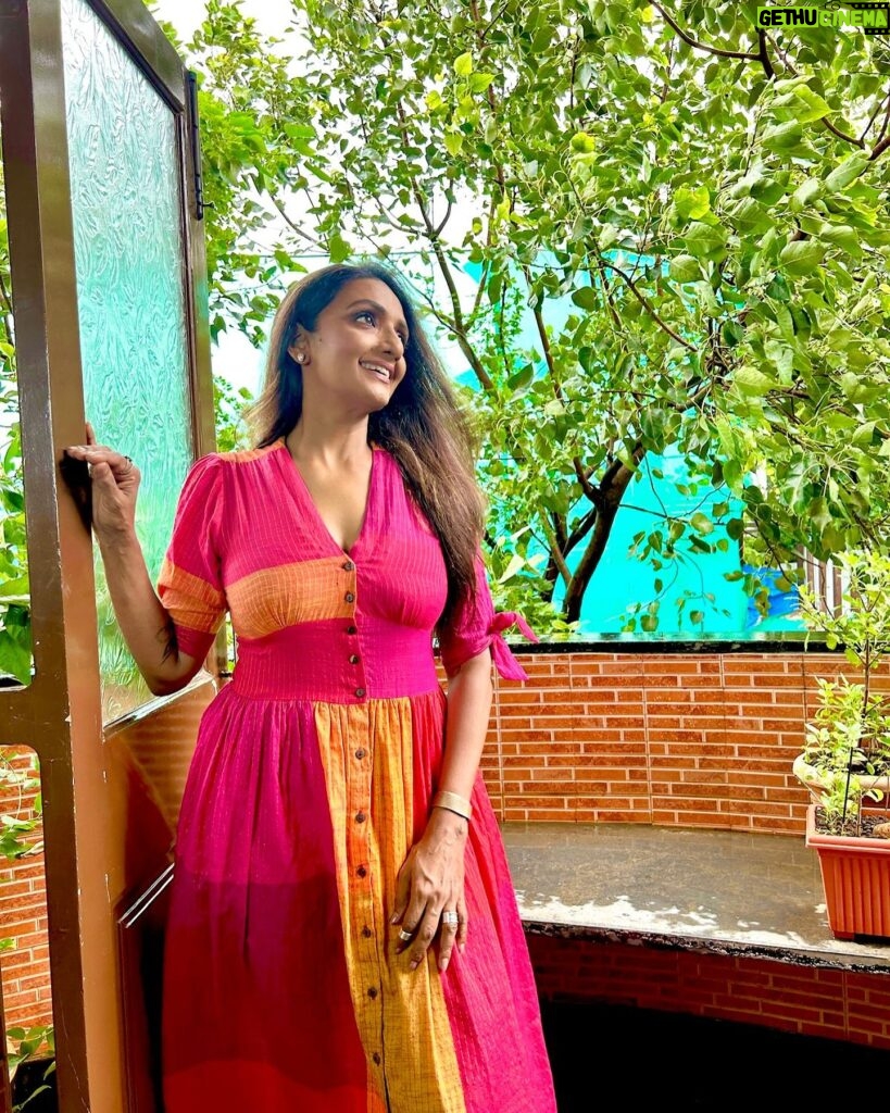Actress Shanti Priya HD Instagram Photos and Wallpapers August 2024 ...