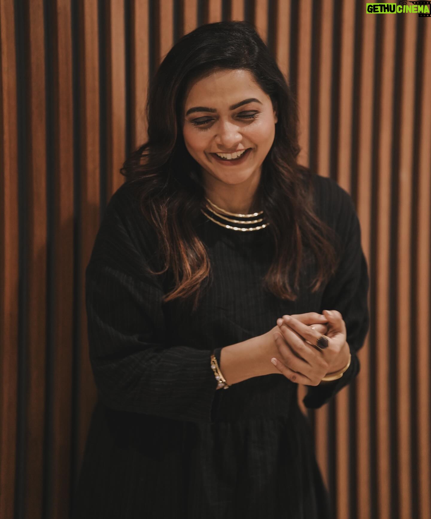 Actress Sharanya Ramachandran HD Instagram Photos and Wallpapers August ...