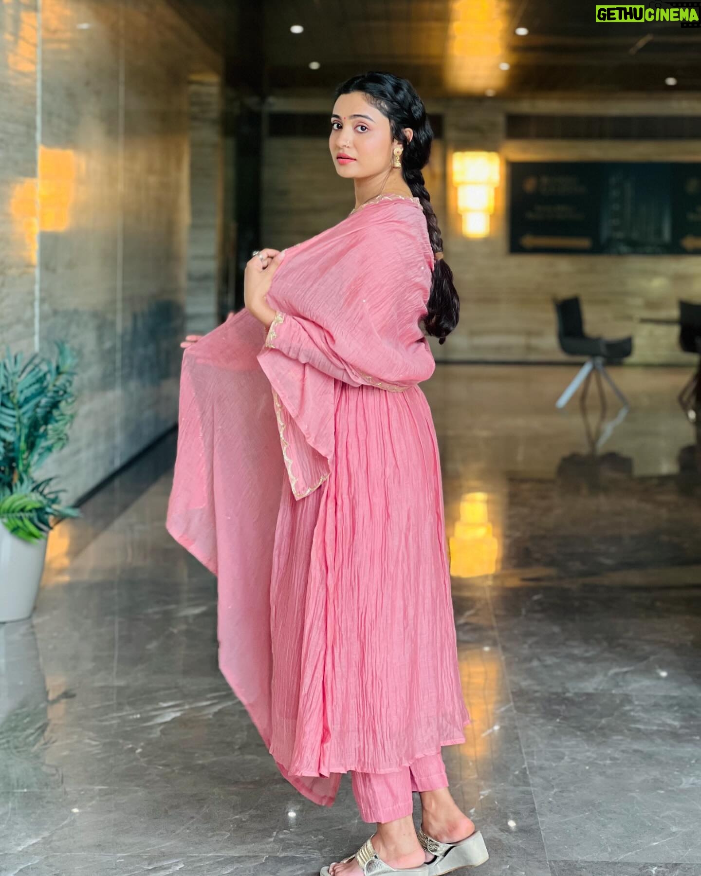 Actress Shraddha Dangar HD Instagram Photos and Wallpapers August 2024 ...