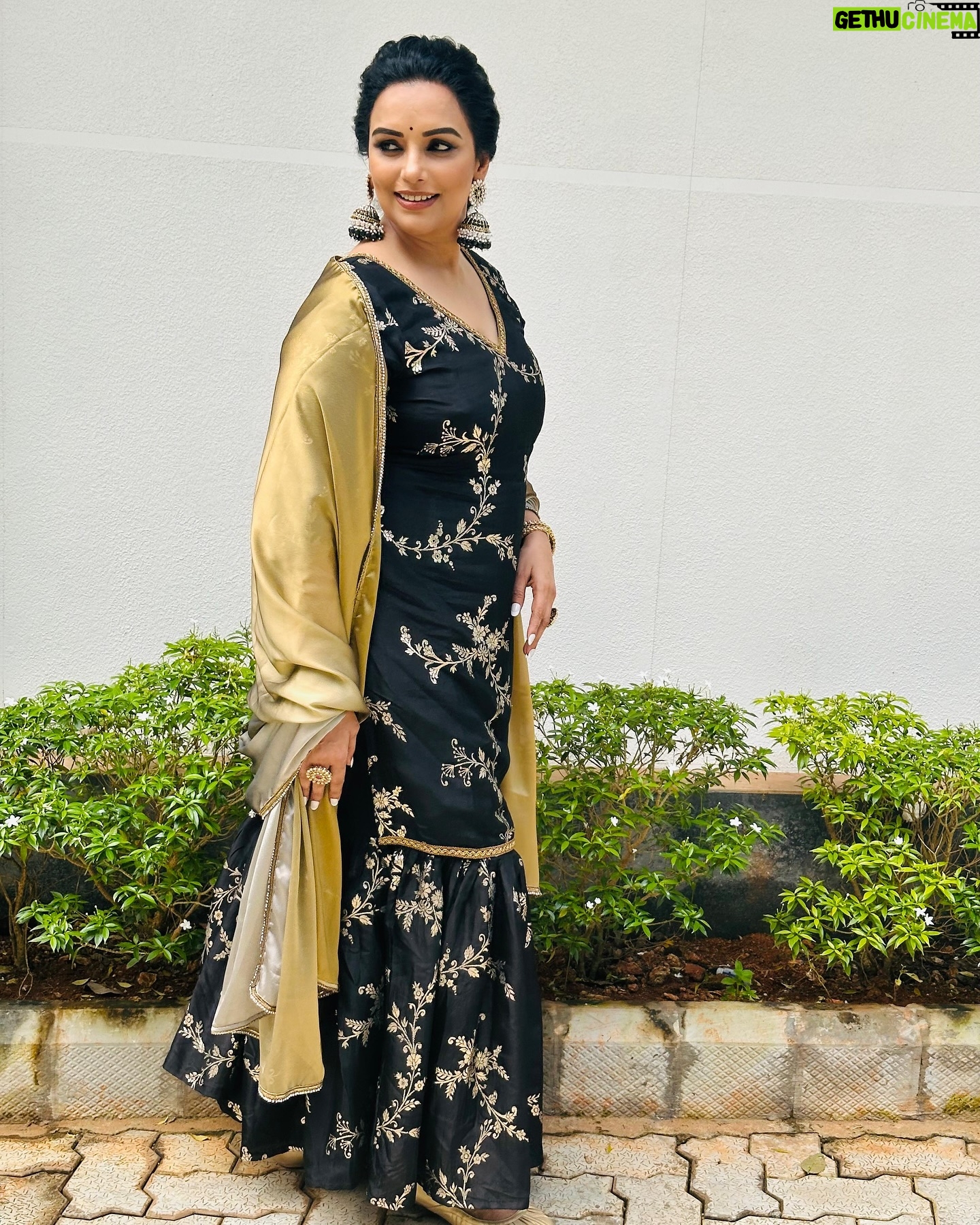 Actress Shweta Menon HD Instagram Photos and Wallpapers September 2024 ...
