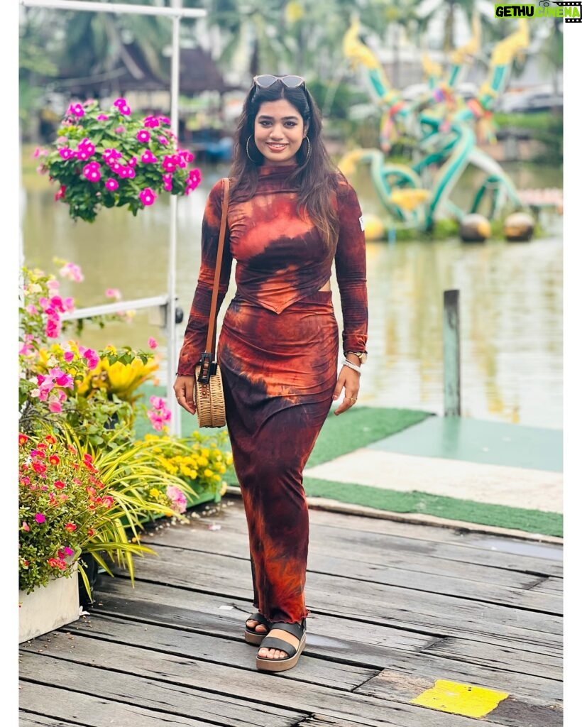 Singer Srinisha Jayaseelan HD Instagram Photos and Wallpapers August ...