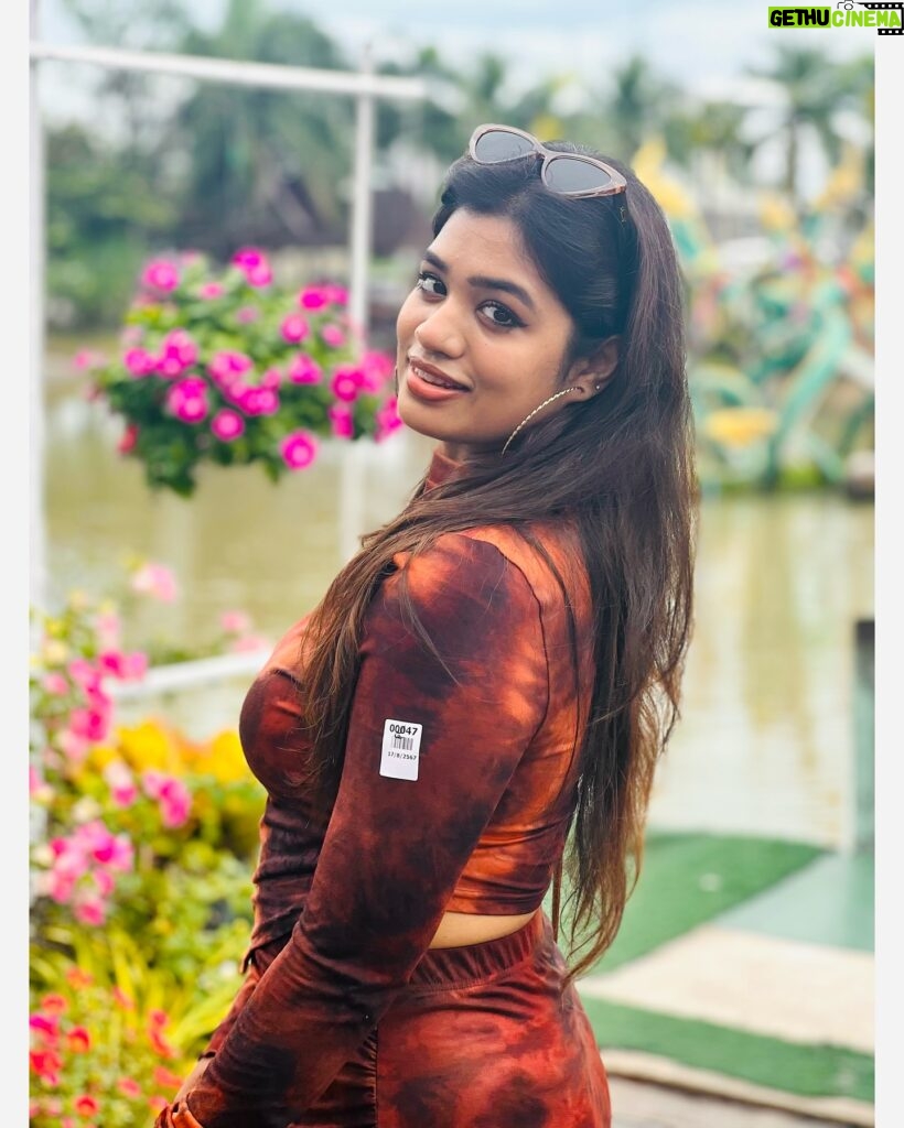 Singer Srinisha Jayaseelan HD Instagram Photos and Wallpapers August ...