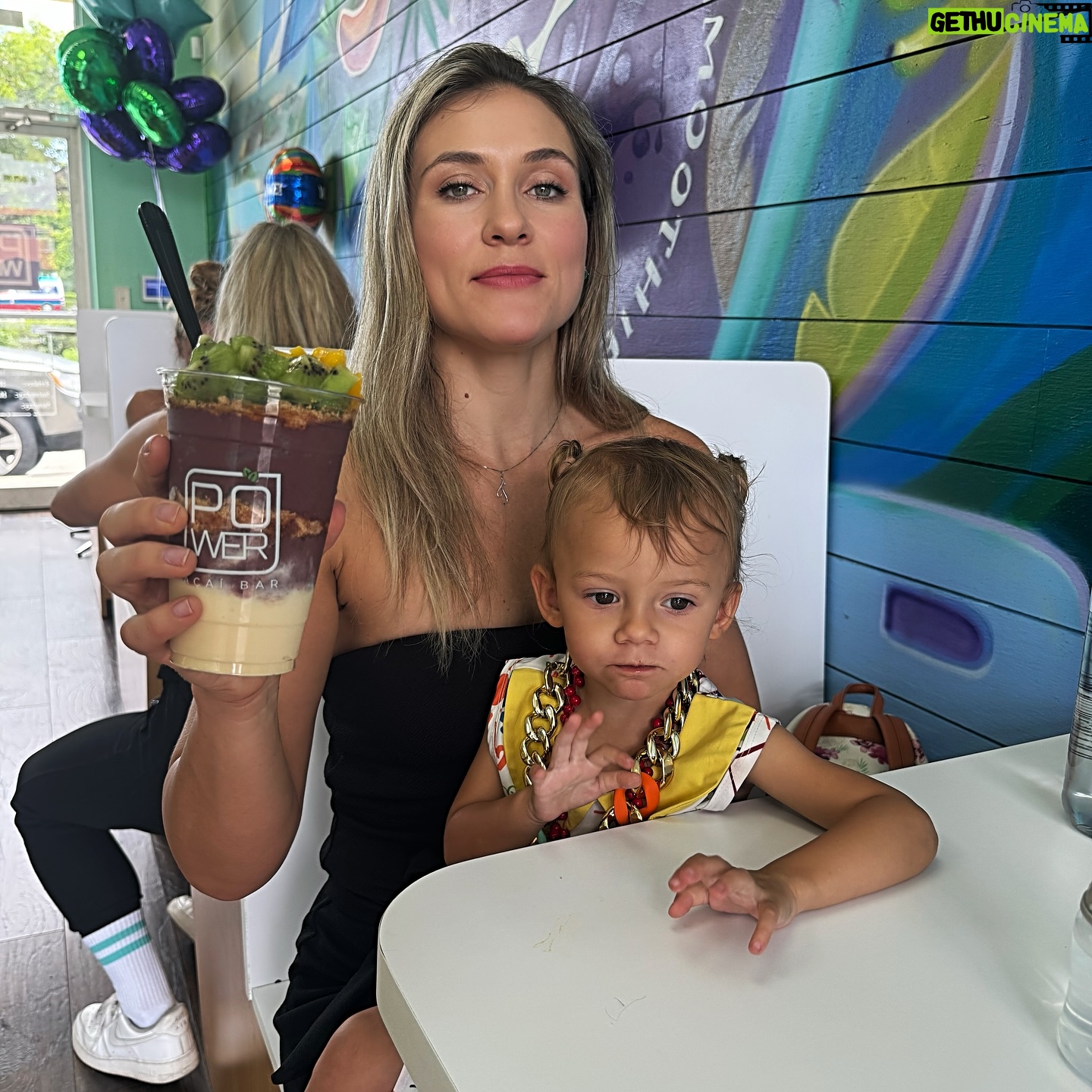 Yana Santos Wiki, Biography, Age, Gallery, Spouse and more