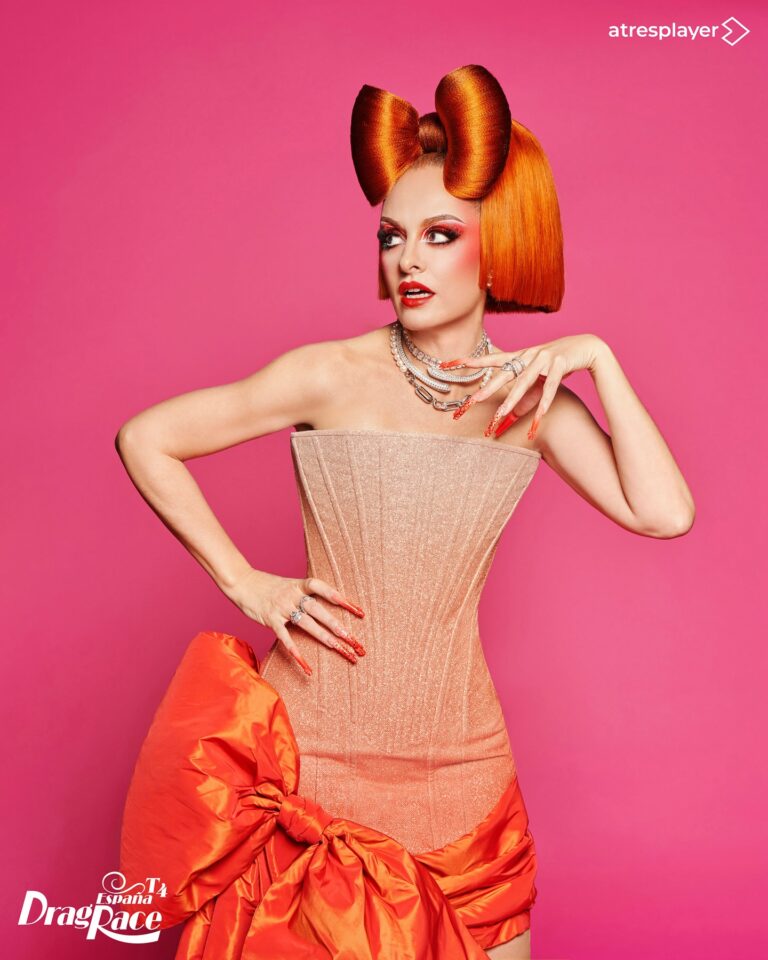 10 Iconic Instagram Photos of Ana Locking