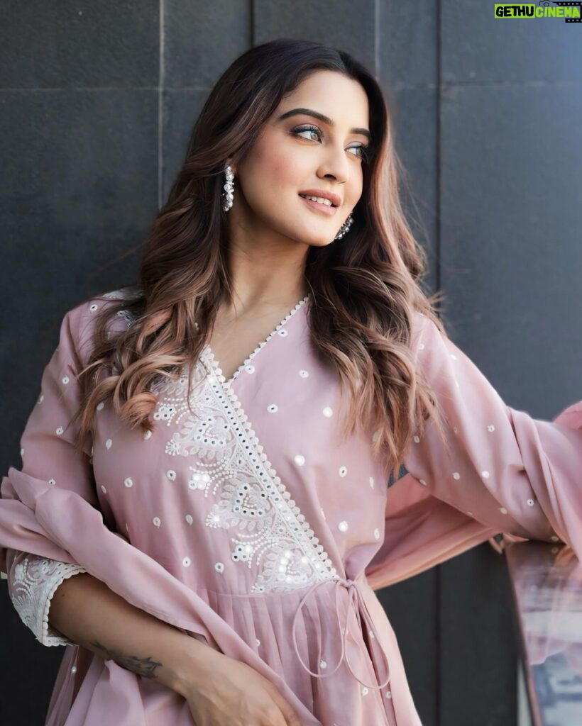 Actress Insha Ghai HD Photos and Wallpapers June 2024 | Gethu Cinema