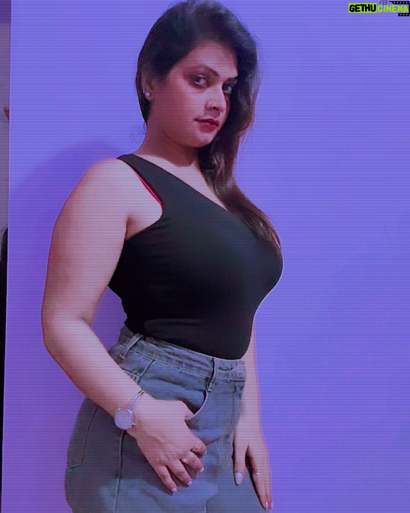 Actress Malvika Tomar HD Photos and Wallpapers October 2024 | Gethu Cinema