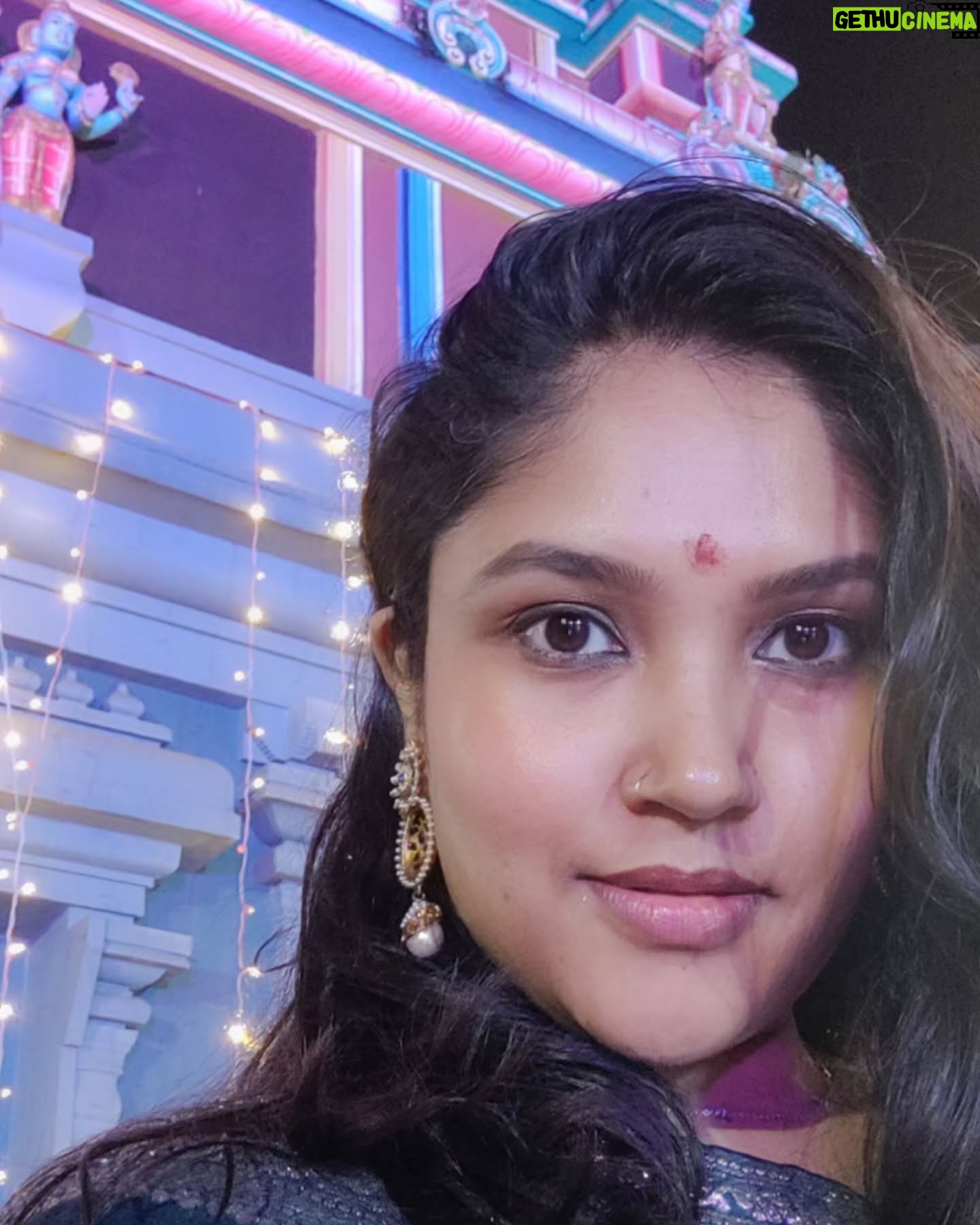 Actress Shruti Bapna HD Photos and Wallpapers October 2024 | Gethu Cinema