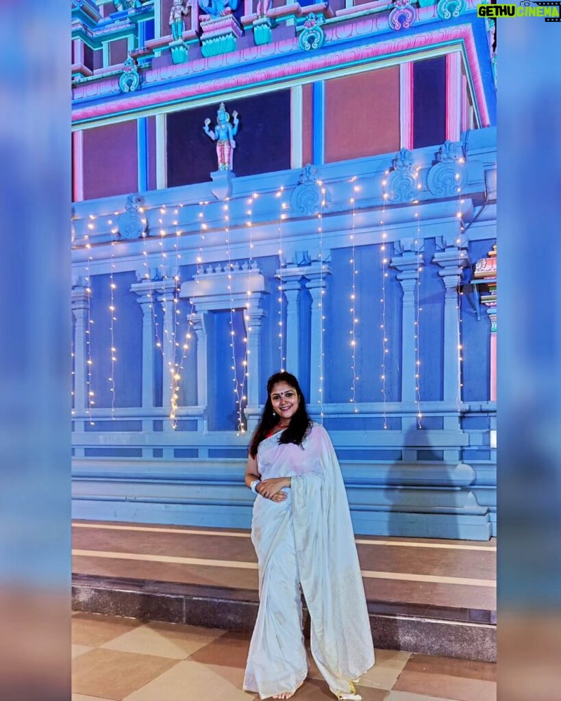 Actress Shruti Bapna HD Photos and Wallpapers October 2024 | Gethu Cinema