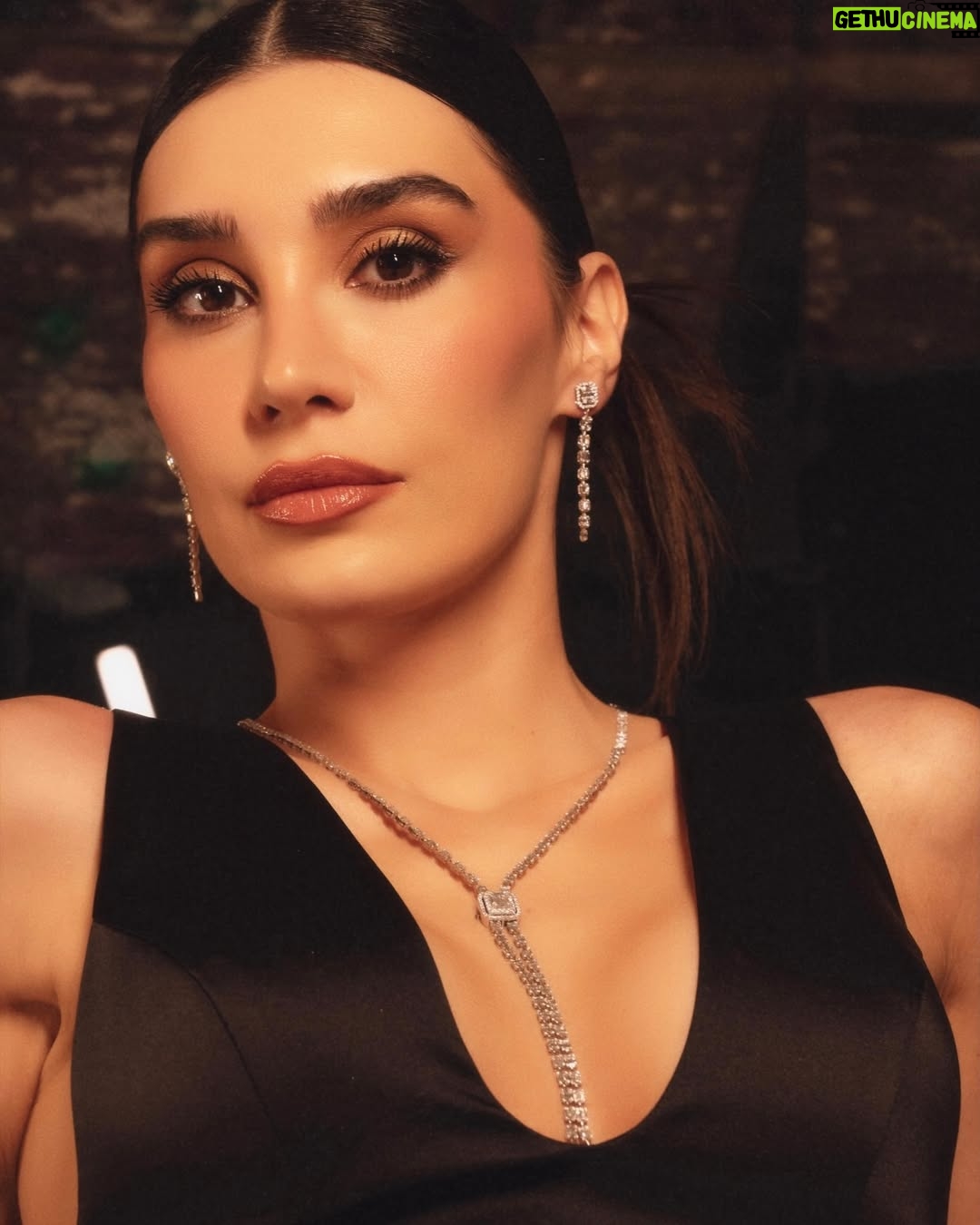 Actress Burcu Kiratli HD Photos and Wallpapers December 2024 | Gethu Cinema