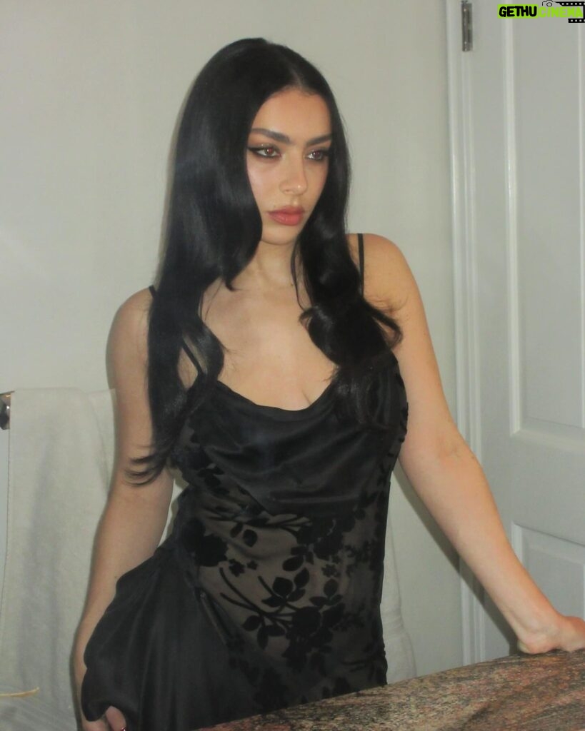 Actress Charli XCX HD Photos and Wallpapers December 2024 | Gethu Cinema