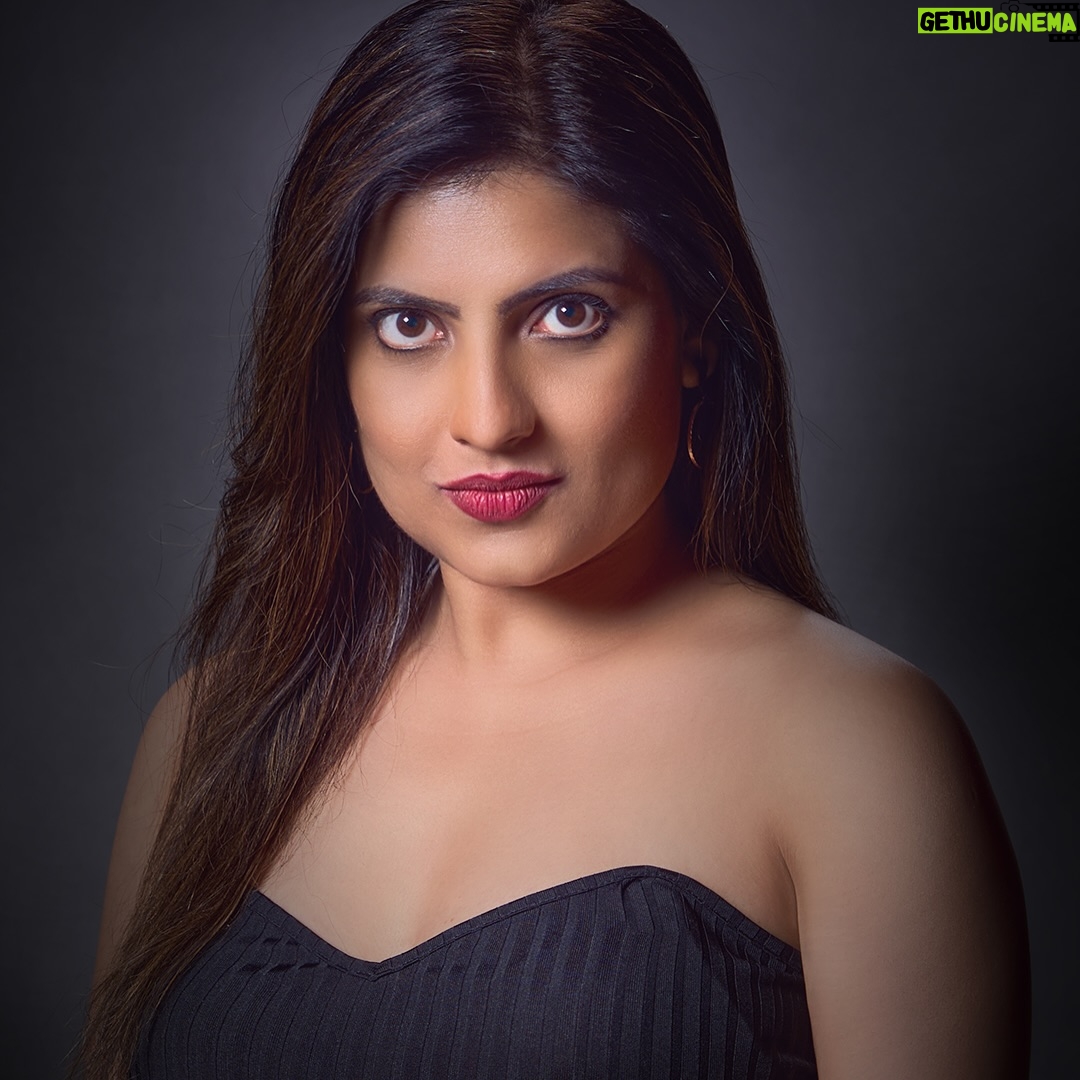 Esha Kansara | Gethu Cinema