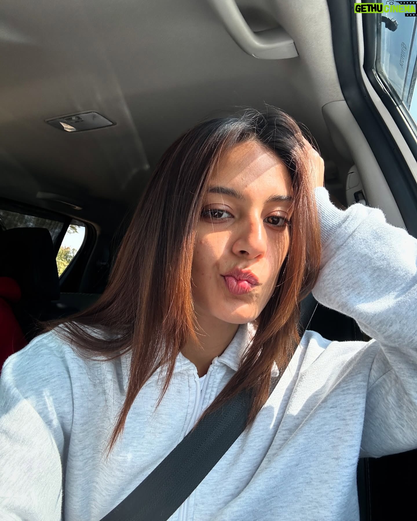 Actress Iqra Aziz HD Photos and Wallpapers January 2025 | Gethu Cinema
