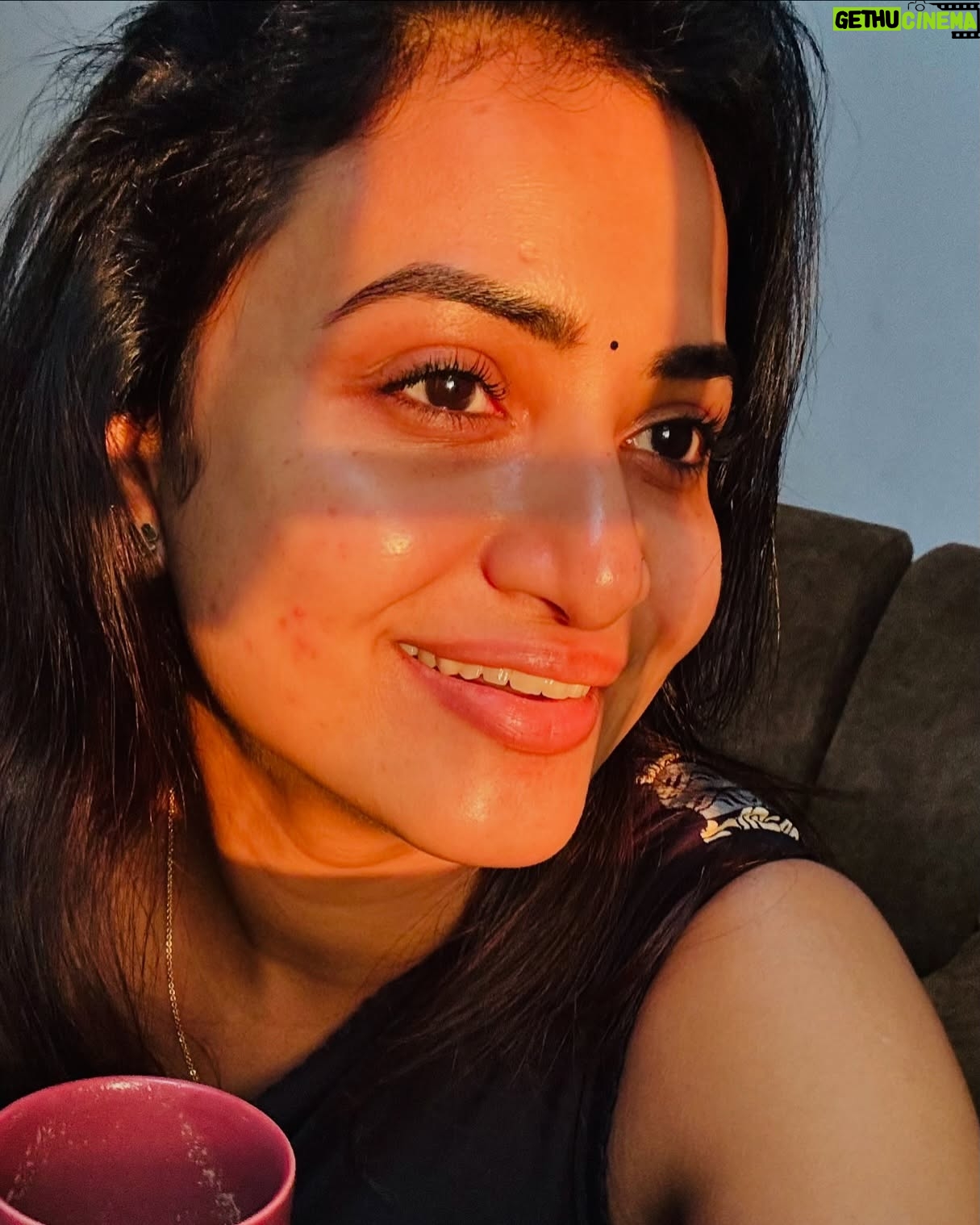 Actress Janani Ashok Kumar HD Photos and Wallpapers December 2024 | Gethu Cinema