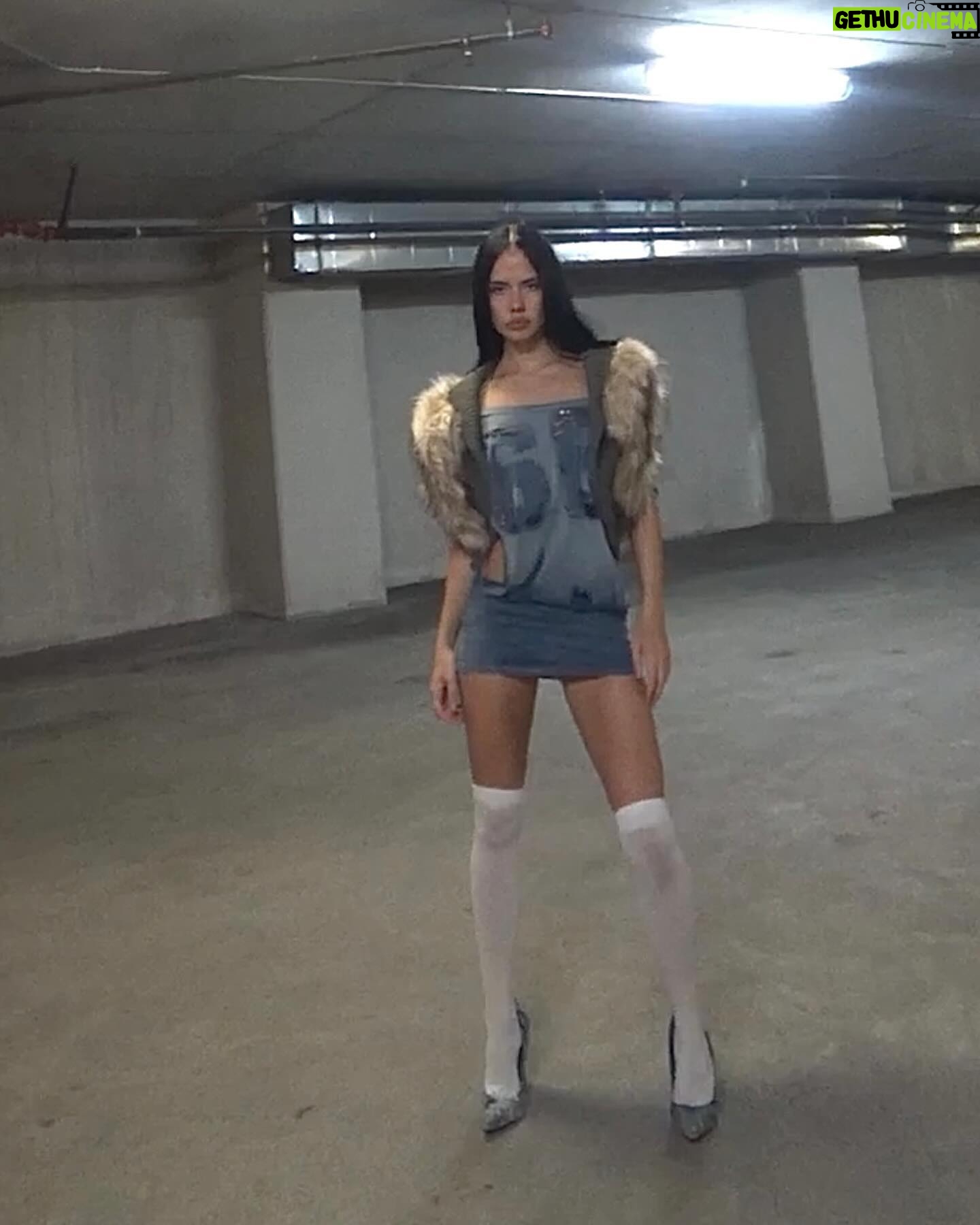 Actress Maddy Crum HD Photos and Wallpapers October 2024 | Gethu Cinema