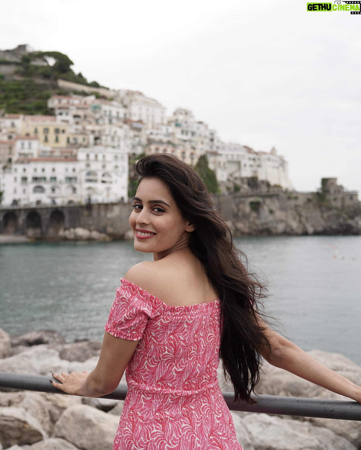 Actress Rhea Sharma HD Photos and Wallpapers January 2025 | Gethu Cinema