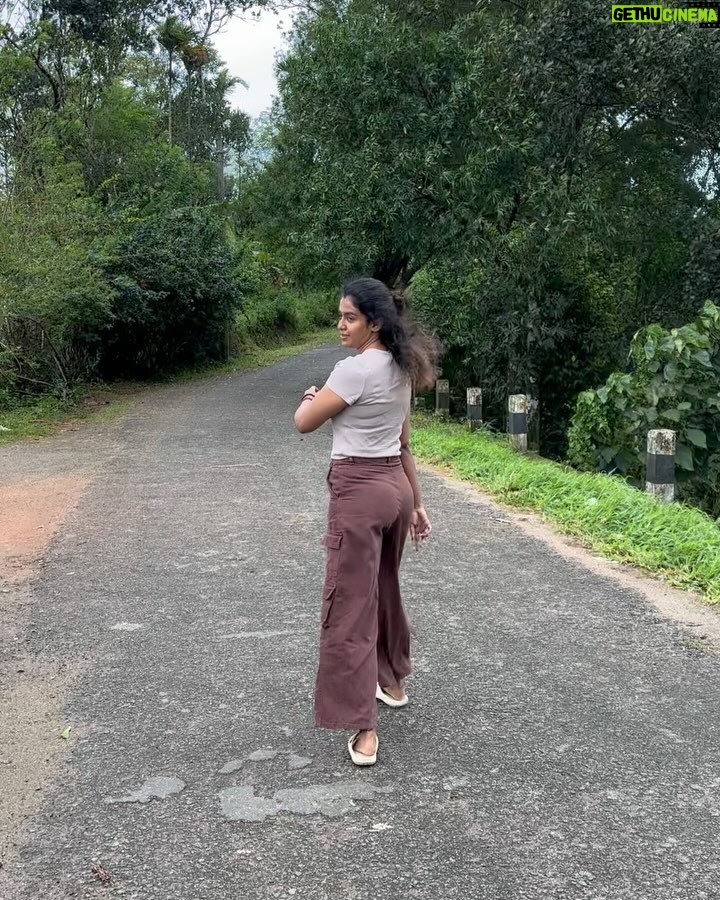 Actress Roshini Haripriyan HD Photos and Wallpapers January 2025 ...