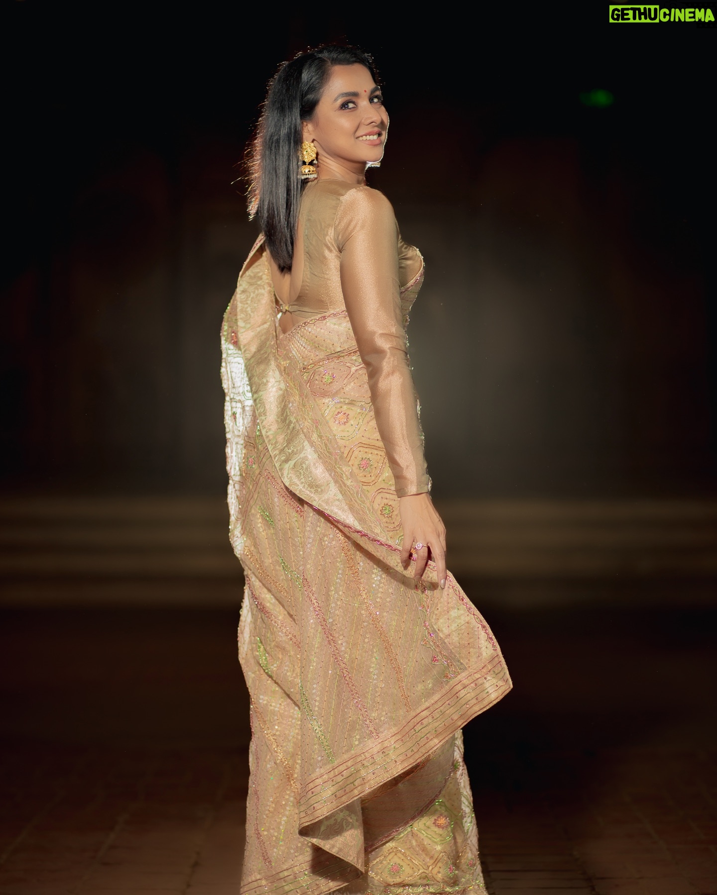 Actress Runa Khan HD Photos and Wallpapers February 2025 | Gethu Cinema