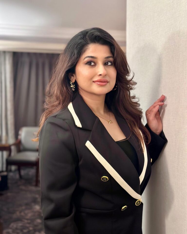 The Ultimate Ranking: Saba Khan's 10 Most-Liked Pics